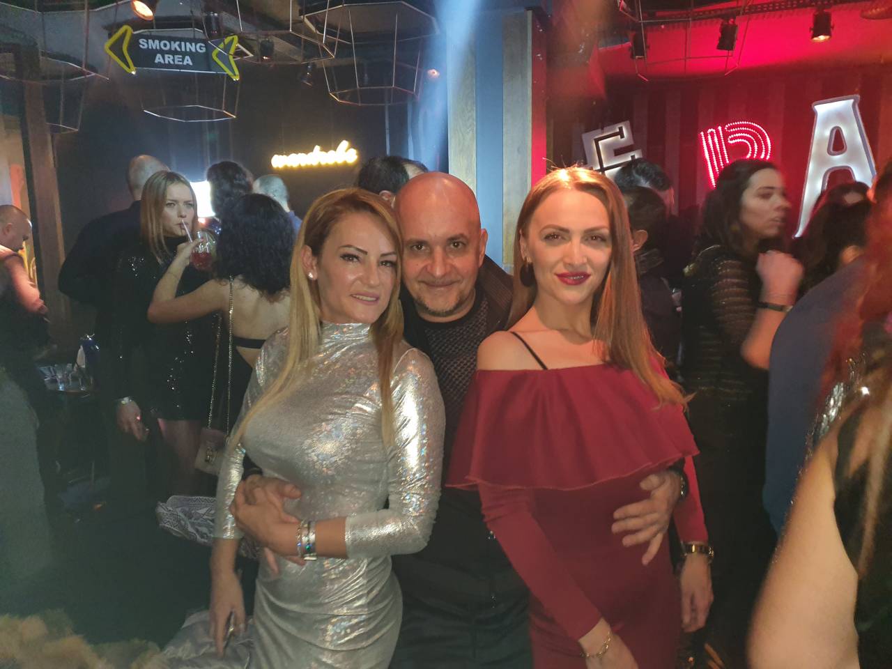Belle donne rumene in foto nella serata di Capodanno 2020 in Romania